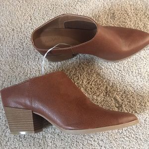 Universal Thread | Shoes | Mules Clogs Size 1 Slips On Shoes Leather ...